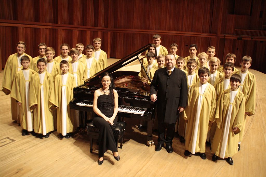 ČAROVNÉ TÓNY MACOCHY: KONCERT BONI PUERI v Kateřinské jeskyni | Město ...